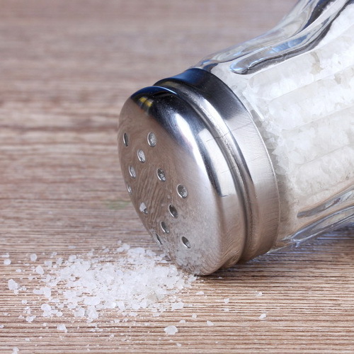 Reduci sarea, reduci riscul de a avea cancer