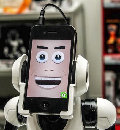 WowWee RoboMe – roboţelul cu personalitate pentru copiii vorbăreţi