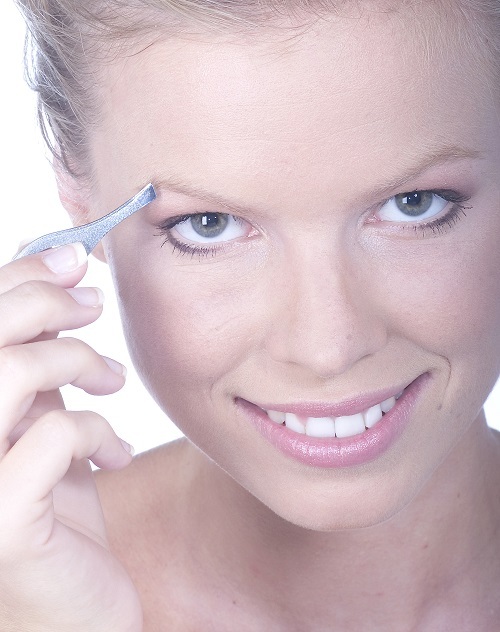 Sprâncene perfecte - iată cum le obţii singură, acasă