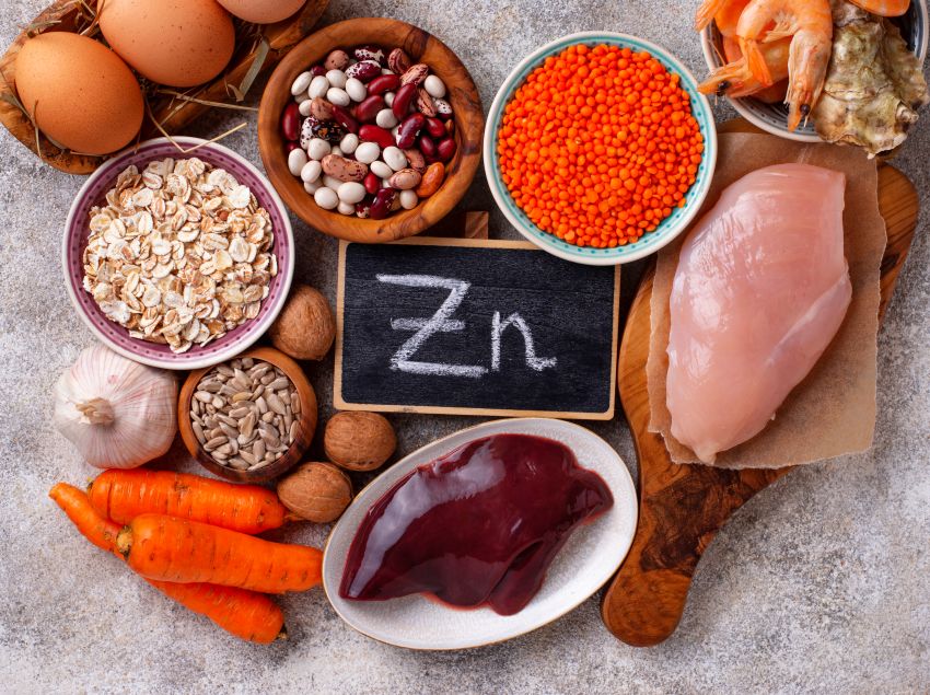 Zincul: Beneficii, surse naturale, rolul său în organism, DZR, simptome deficit sau exces