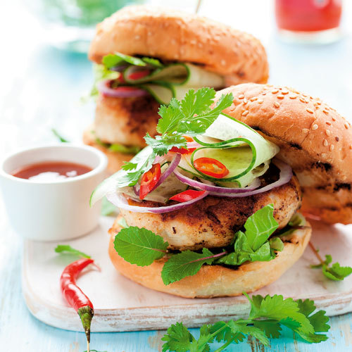 Burger de pui cu chili şi castravete