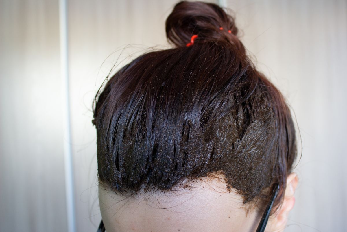 10 metode prin care scapi de petele de vopsea de păr de pe piele