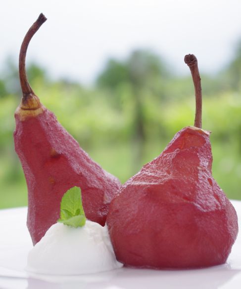 Pere fierte în vin roşu, reţetă de la Irina Mohora