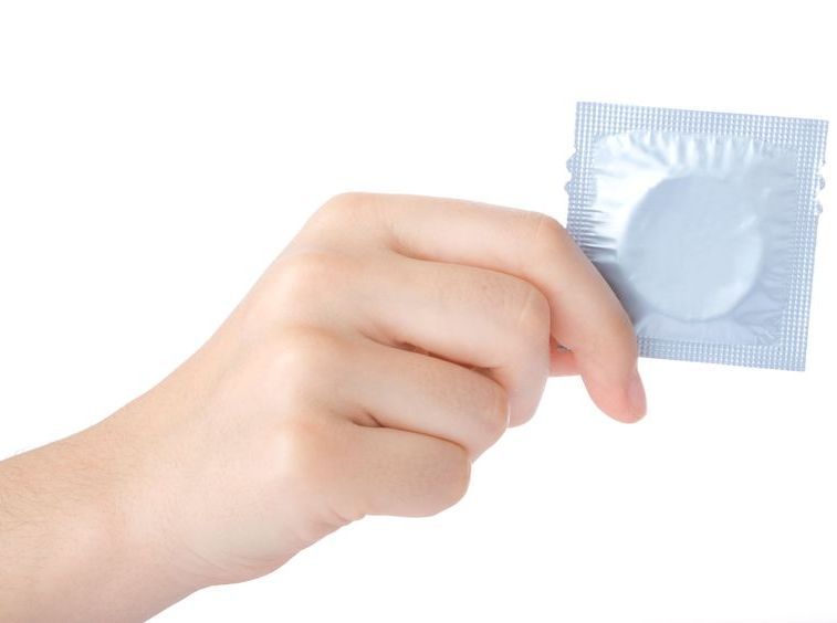 Trei elevi britanici au inventat prezervativul care detectează infecţii ...