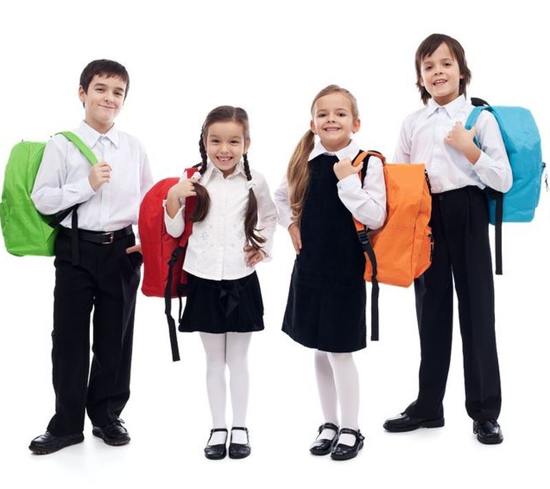 Cum îţi ajuti copilul să-şi facă noi prieteni la şcoală?