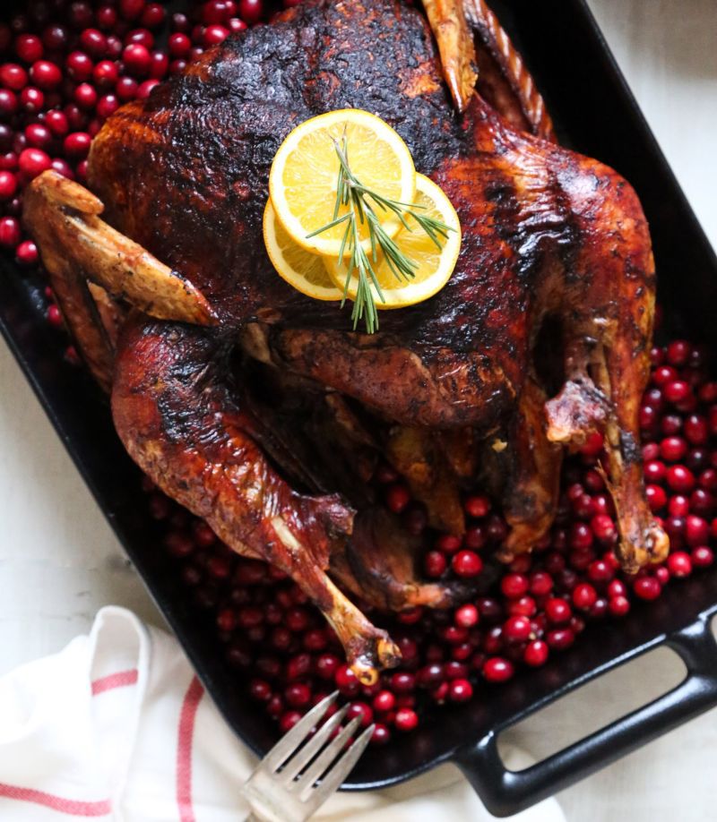 Curcan „înecat” în vin roşu, pudrat cu ghimbir şi cuişoare