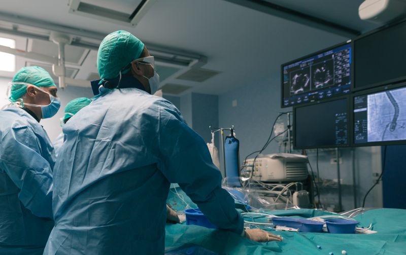 Operatie medicala complexa realizata pe inima pentru prima oara in Romania