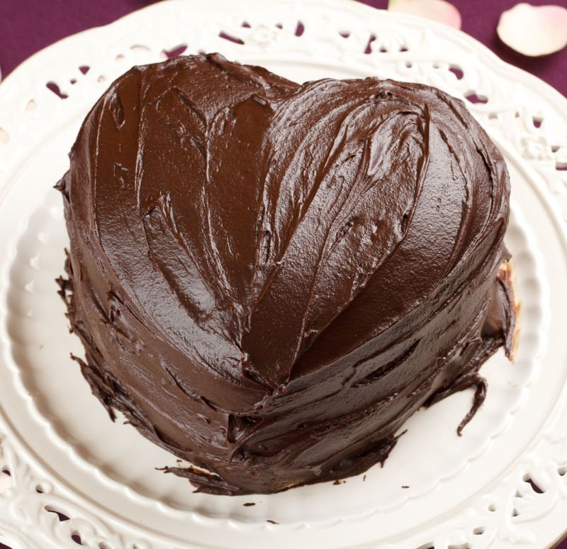 Prăjitură glazurată, în formă de inimă, de Ziua Îndrăgostiţilor