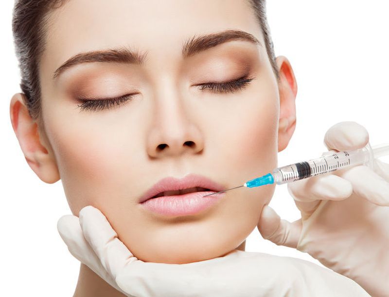 Mărirea buzelor cu acid hialuronic – soluţia pentru buze voluptuoase