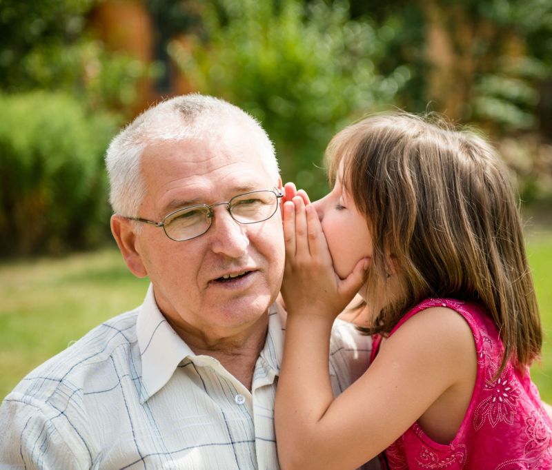 Un studiu arată că părinţii şi bunicii trăiesc mai mult dacă sunt ...