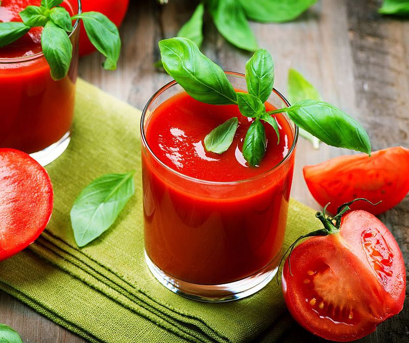 De ce trebuie să bei zilnic un pahar cu suc de roşii