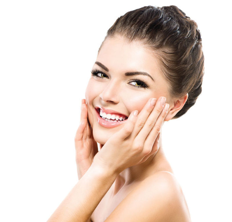 Te speli corect pe faţă? Iată care sunt regulile de bază pentru un ten ...