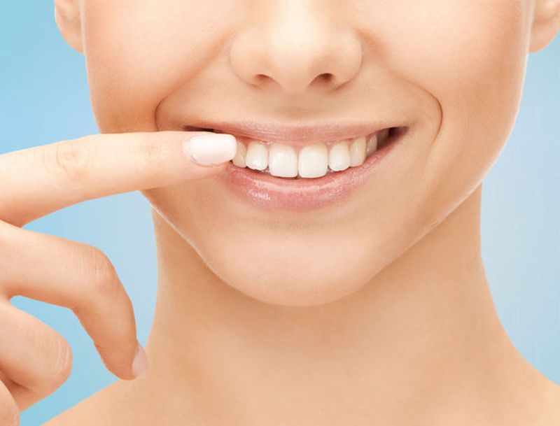 Duşmanul zâmbetului luminos: discromiile dentare