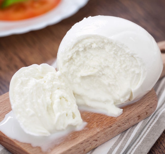 Mozzarella - 3 experţi te învaţă cum să o alegi