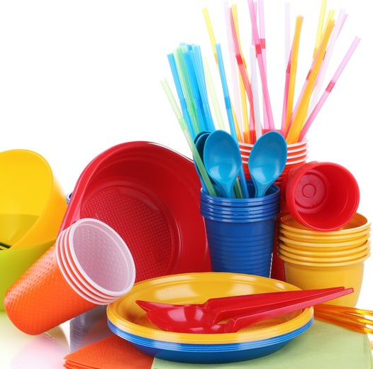 Plasticul de unică folosinţă va fi interzis în UE din 2021