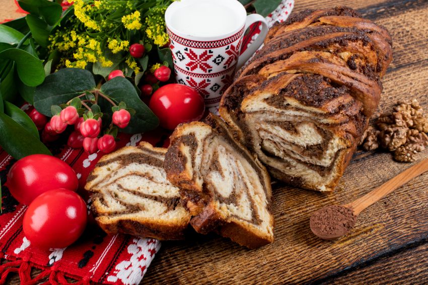 Chef Cătălin Scărlătescu prezintă rețeta de cozonac cu 5 ouă. Ușor de ...