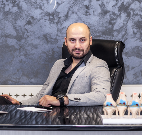Dr. Tarek Nazer, ortoped ”Tocurile agravează monturile”