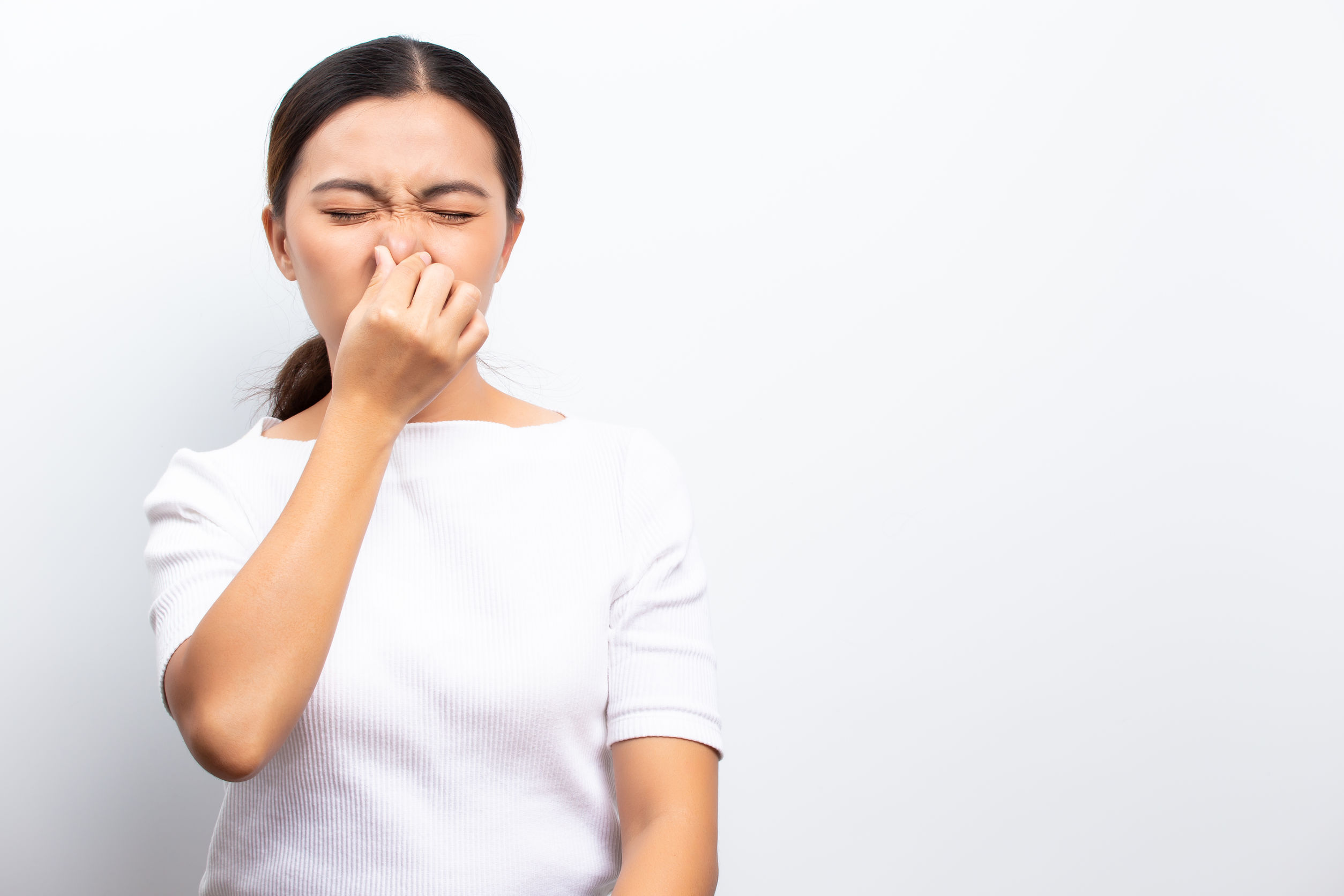 Riscuri la care te expui dacă te abţii să strănuţi