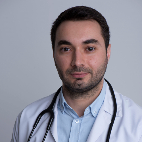 Dr. Dragoş Cătălin Dănescu: ”Copiii mici pot răci chiar de 7, 8 ori pe an”