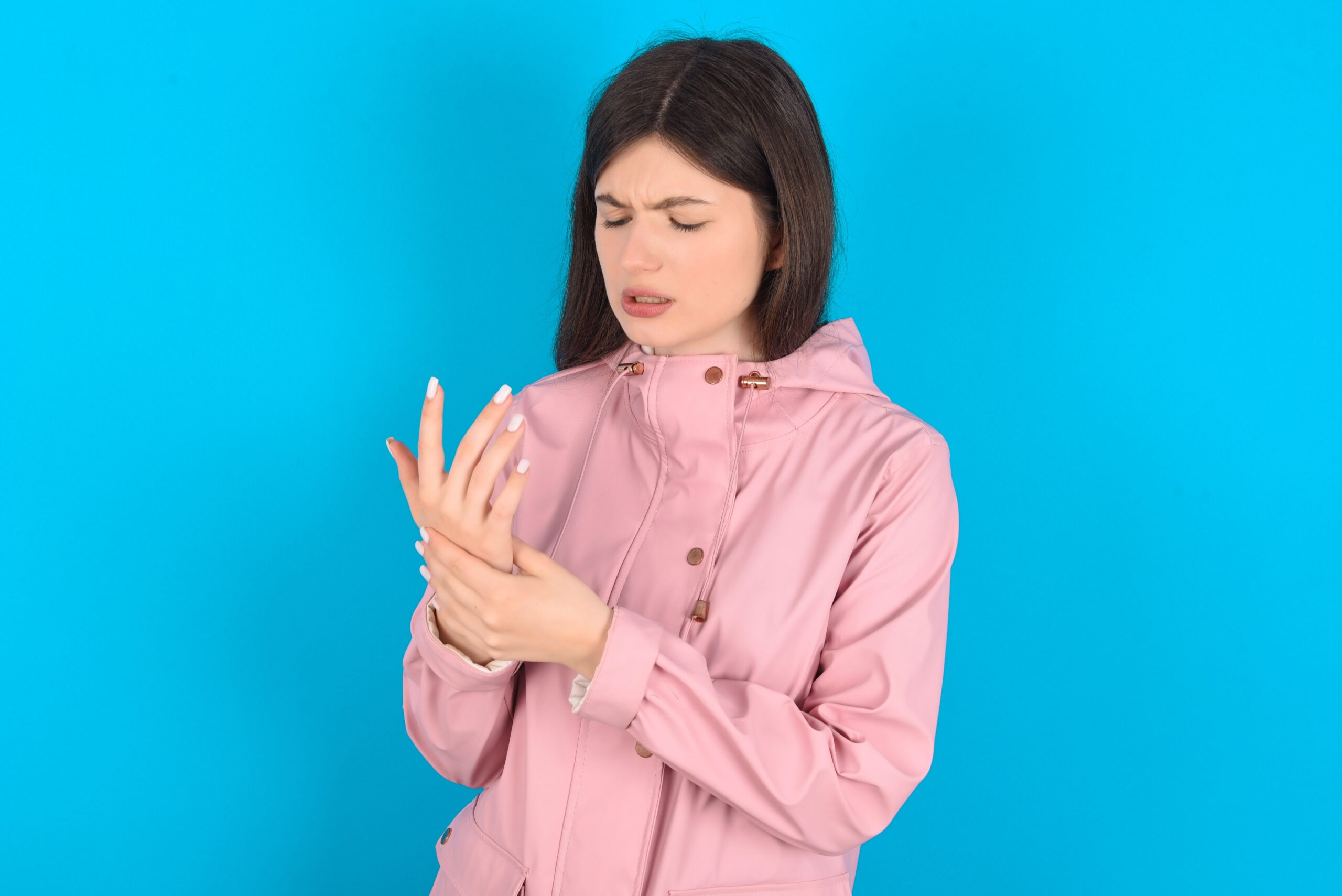 Te dor oasele când se schimbă vremea? 5 remedii rapide pentru dureri ...