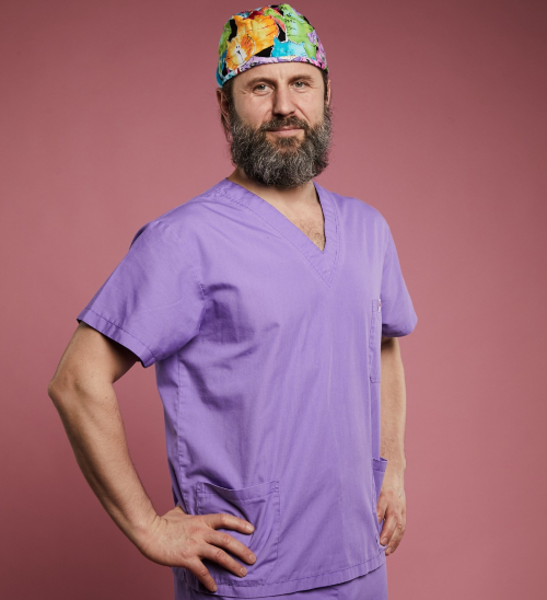 Cum se desfăşoară implantul mamar prin axilă, fără cicatrici la vedere ...