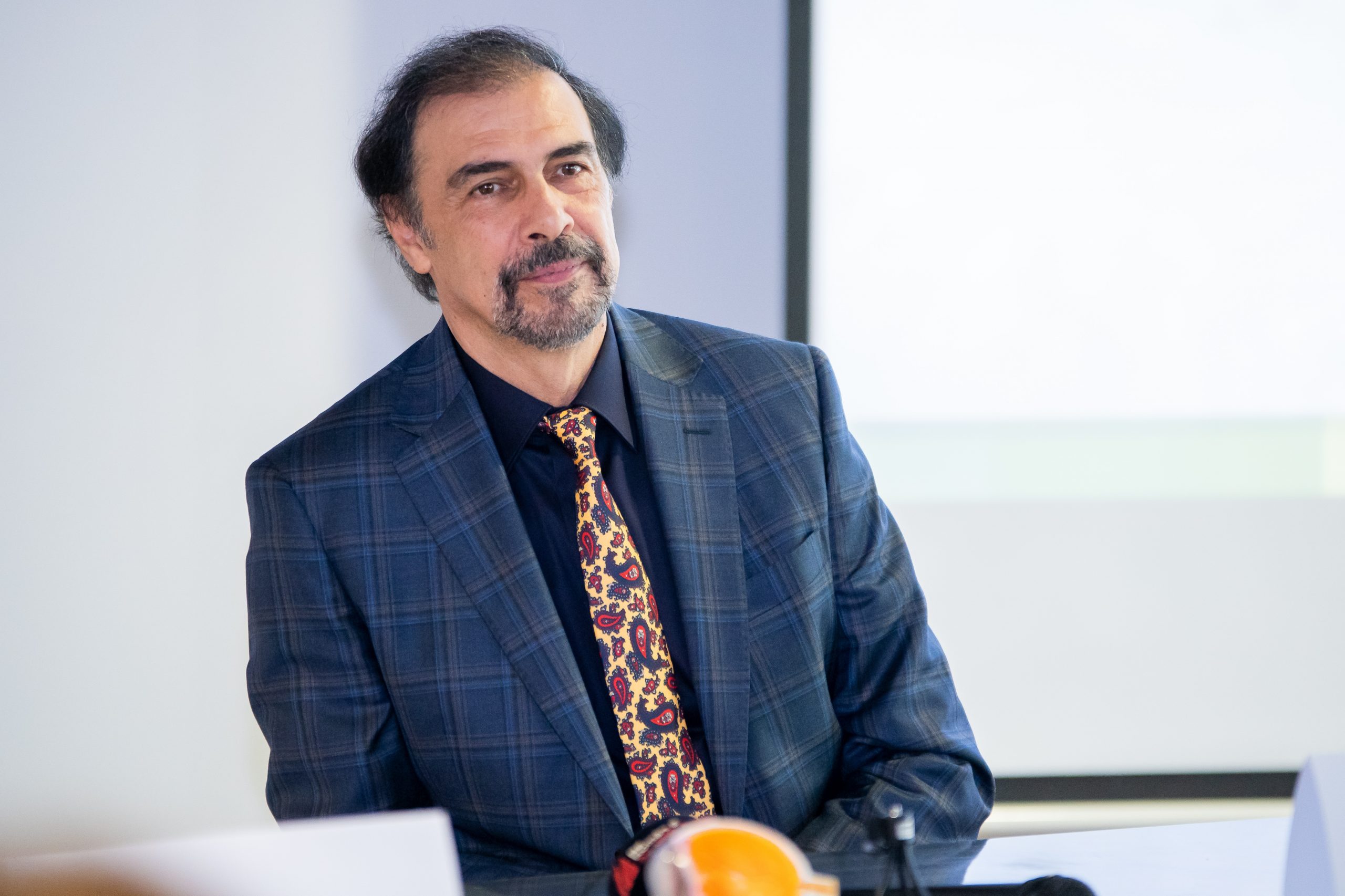 Prof. Dr. Călin Tătaru ”Cataracta este principala cauză de orbire la nivel mondial”. Vezi ...