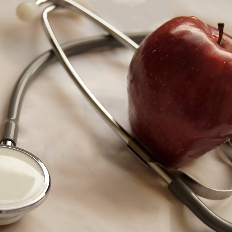 ”Un măr pe zi ţine doctorul la distanţă”- între mit şi adevăr