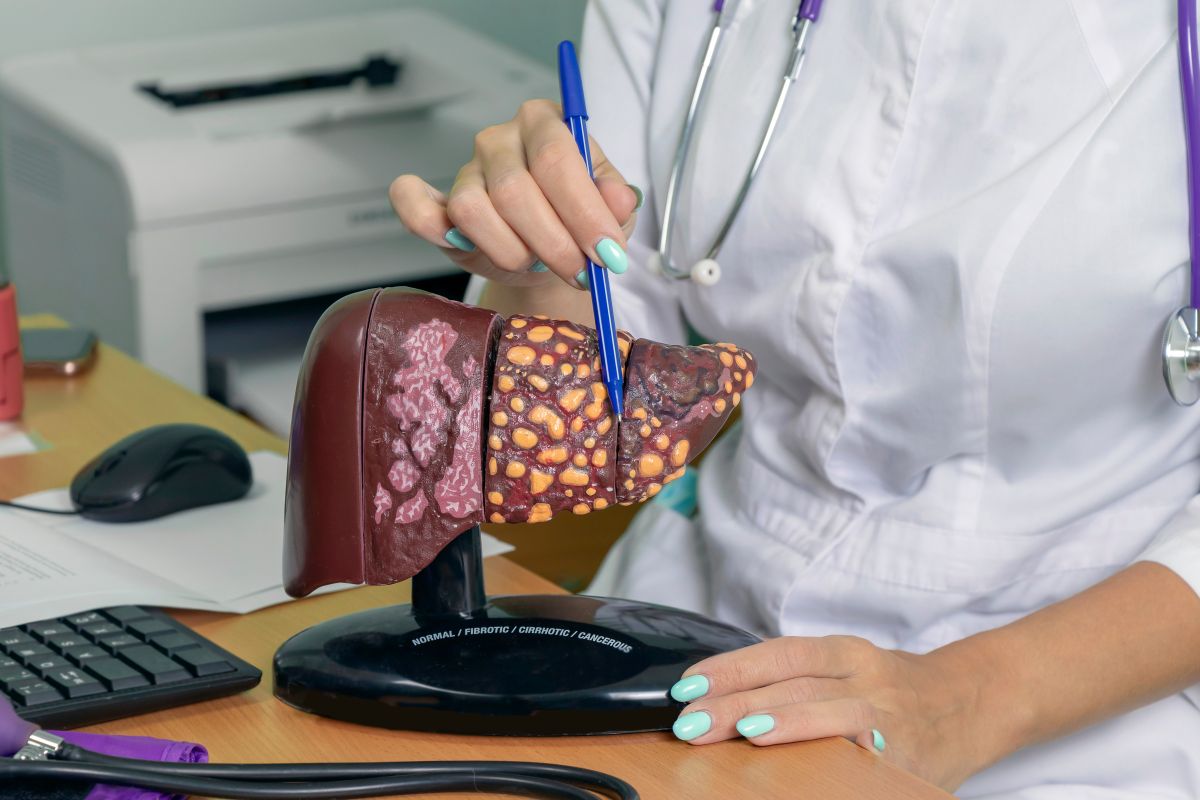 10 semne pe care le dă cancerul de ficat. Mulți le trecem cu vederea și ...