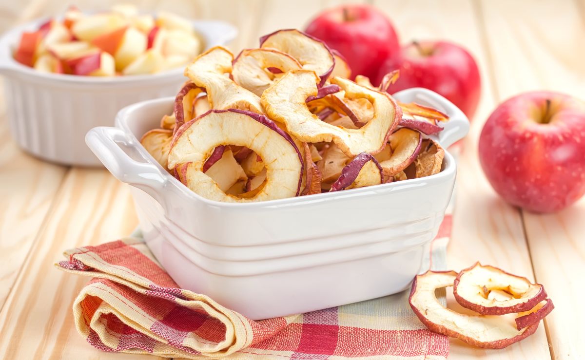 Mere uscate la cuptor, o gustare dulce perfectă la dietă: rețetă, beneficii, calorii
