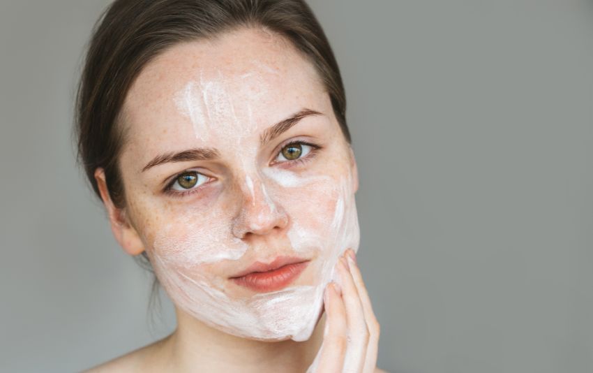 Curățarea pielii și importanța protejării barierei cutanate