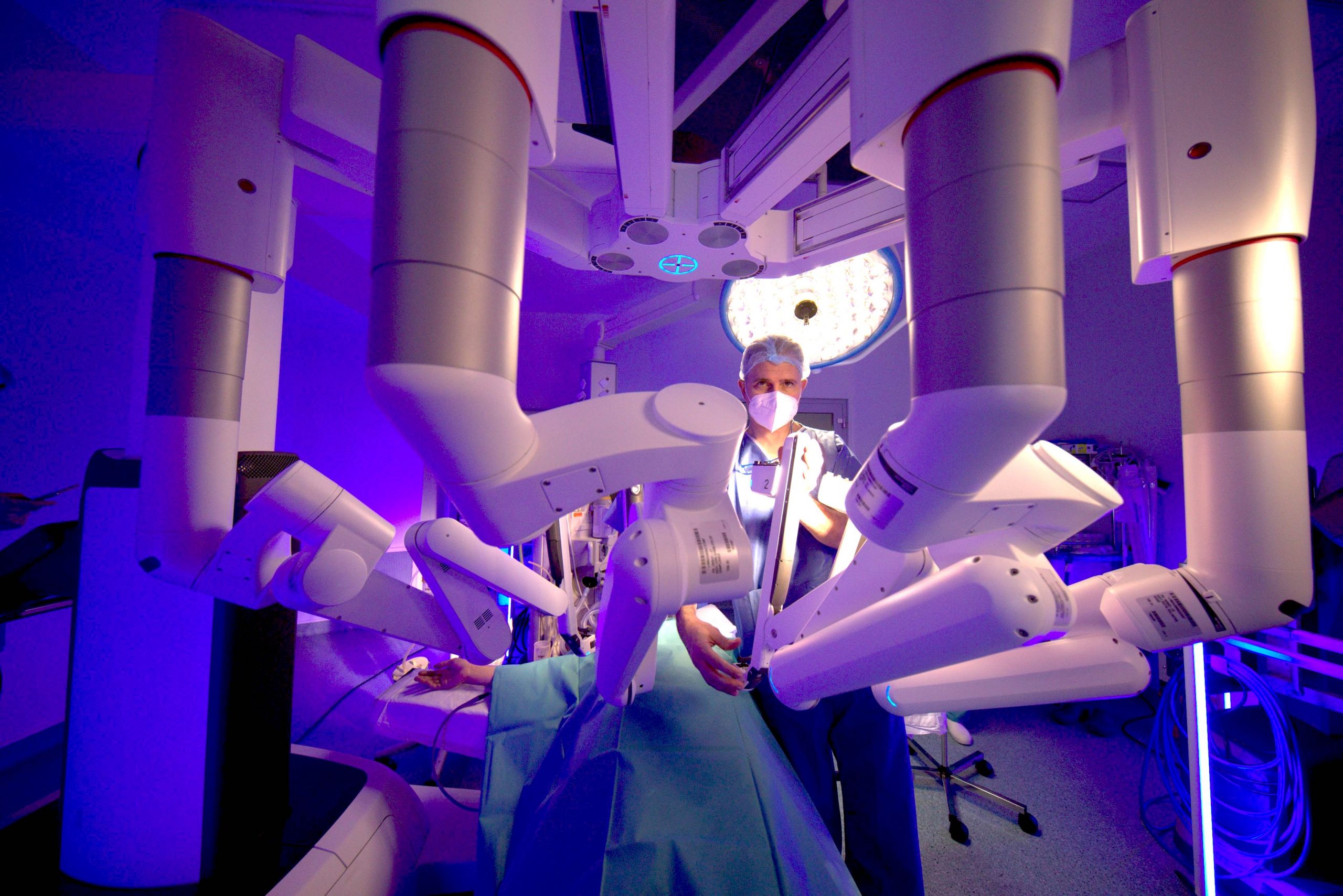 Nefrectomie stângă și suprarenalectomie bilaterală realizate cu succes ...