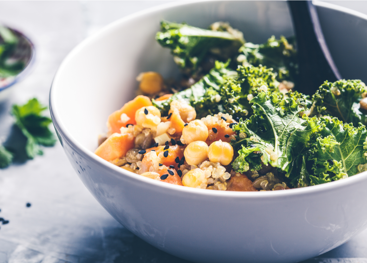 Beneficiile salatelor calde în sezonul rece. Explică Patricia Rusu, coach