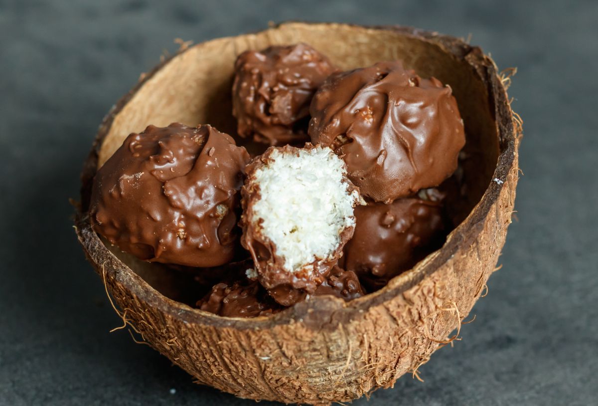 Cum să faci bomboane de ciocolată cu nucă de cocos (Bounty) - rețeta ...