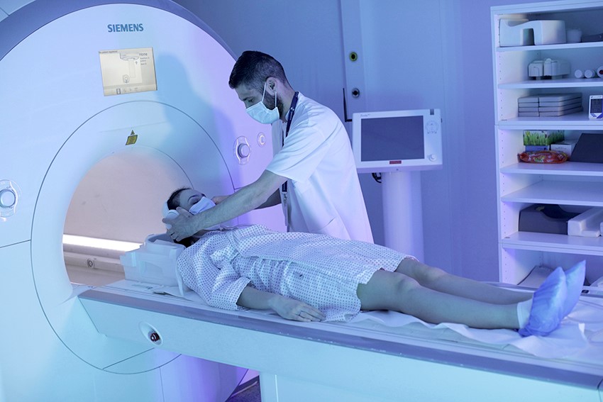 Când este indicată investigația RMN 3 Tesla?