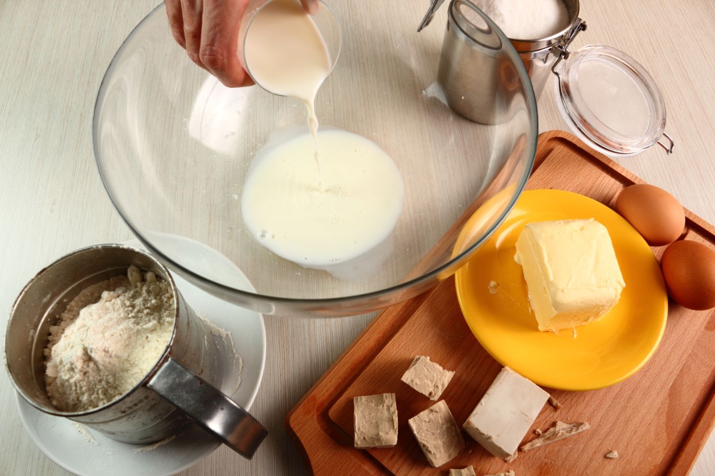 Greșeala pe care o faci când pui drojdie în aluatul de cozonac. Testul ...