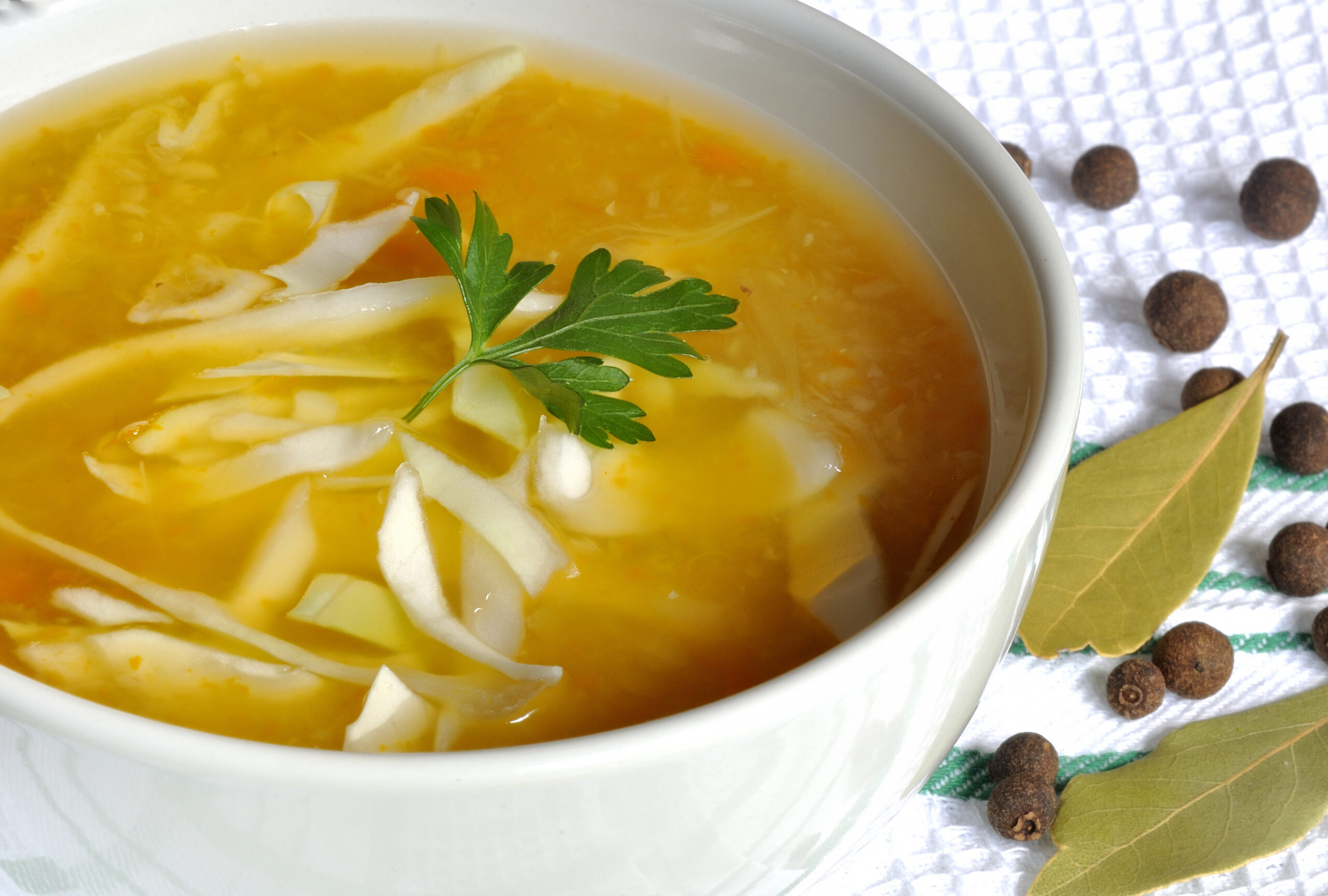 Supă de varză de dietă - rețeta pentru slăbit, gata în 30 de minute!