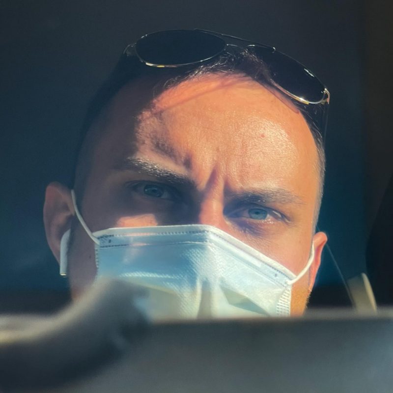 De la șofer de ambulanță la vlogger de succes. Povestea lui Alex Vior ...