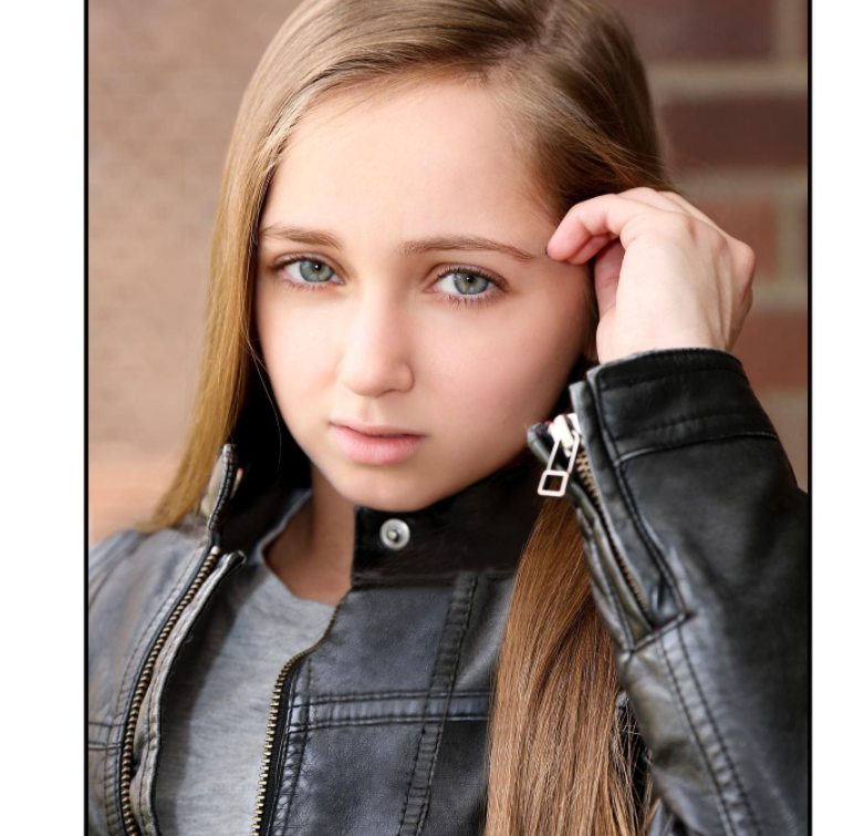 O tânără de 22 de ani are corpul unei fetițe de 8 ani. Afecțiunea rară ...