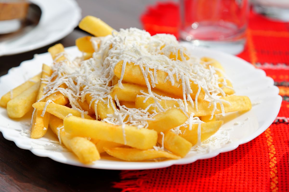 Combinația fatală: cartofi prăjiți cu brânză rasă. Câte calorii are ...