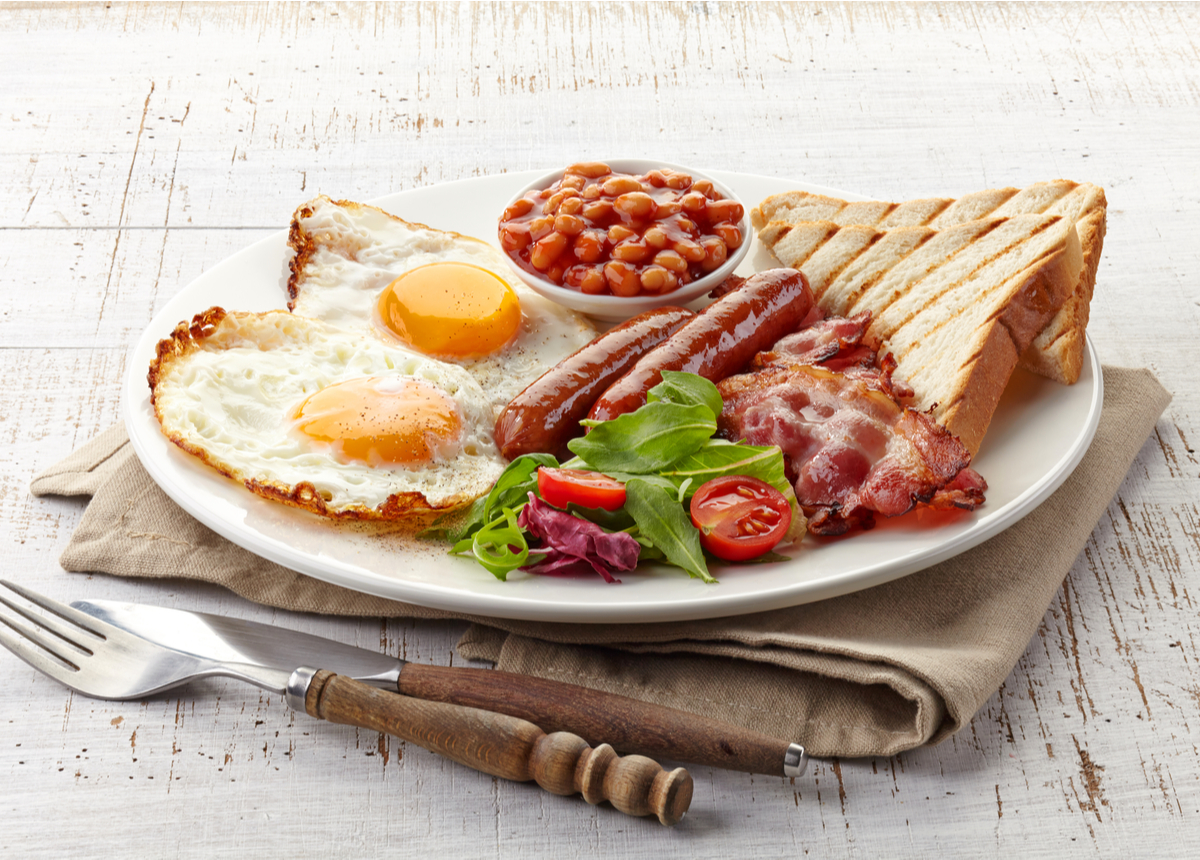 Mic dejun englezesc: rețeta banală care îți bucură papilele gustative ...