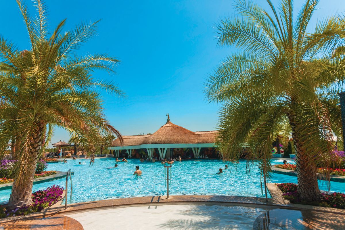 Therme București redeschide Sands of Therme, cea mai mare plajă urbană ...