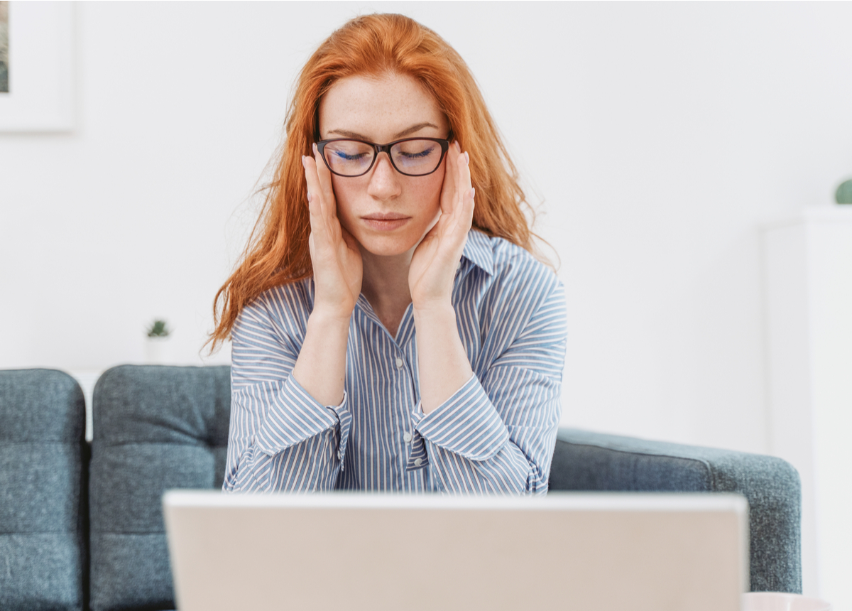 Dr. Alina Gheorghe: Adevărul despre statul prea mult la calculator