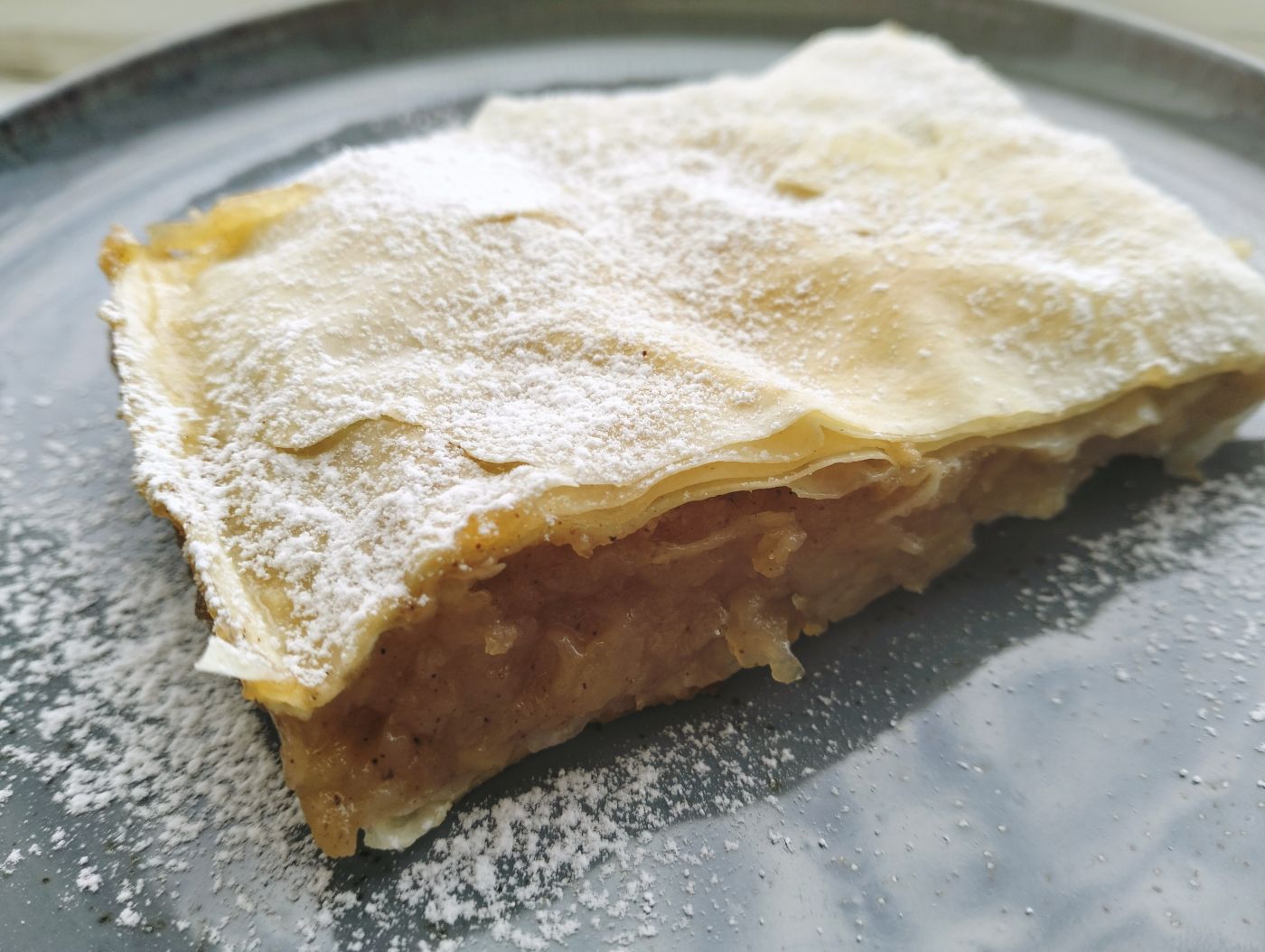 Cea mai simplă rețetă de plăcintă cu mere cu foi subțiri. Un desert ...