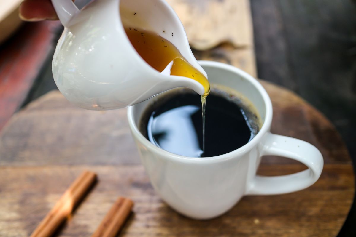 10 ingrediente care transformă cafeaua într-un medicament natural puternic
