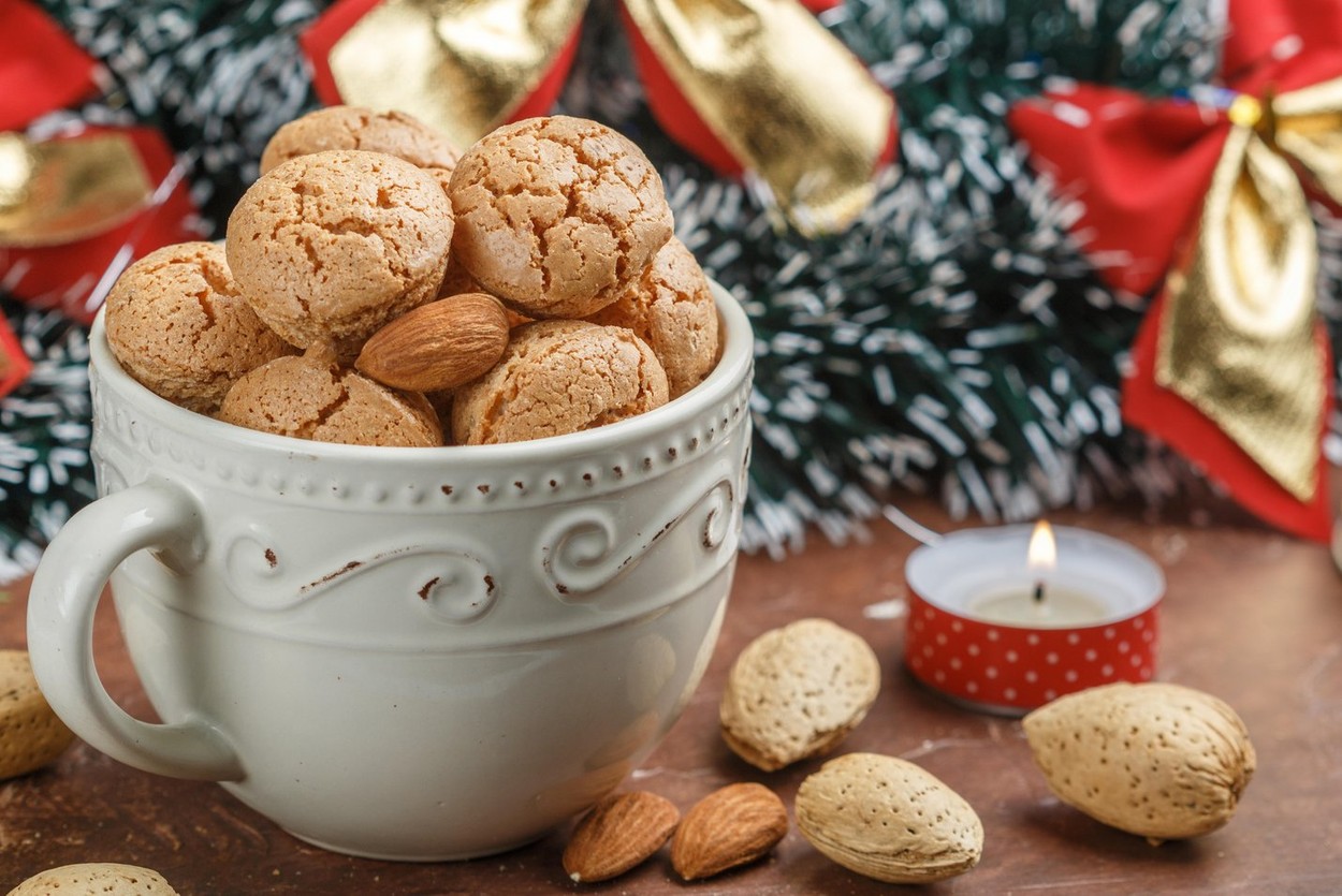 Rețetă de fursecuri amaretti din 4 ingrediente. Perfecte pentru masa de ...