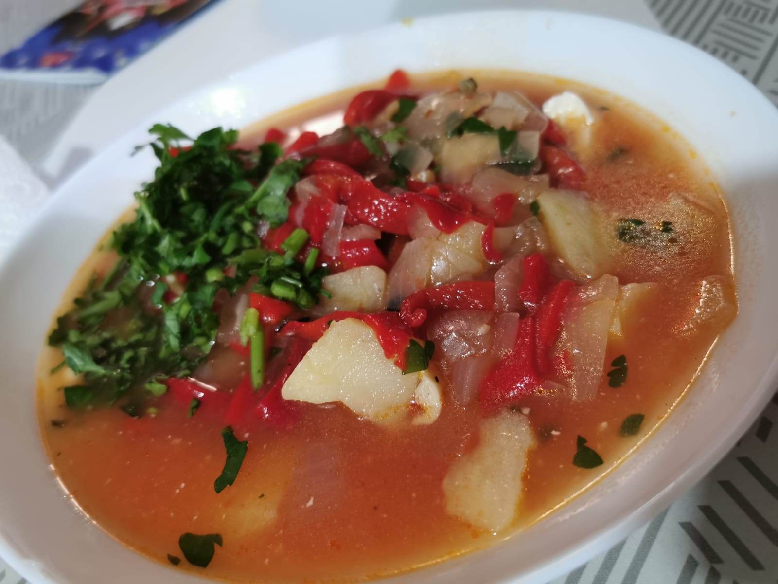 Supă de ardei copt cu brânză – rețetă delicioasă încercată