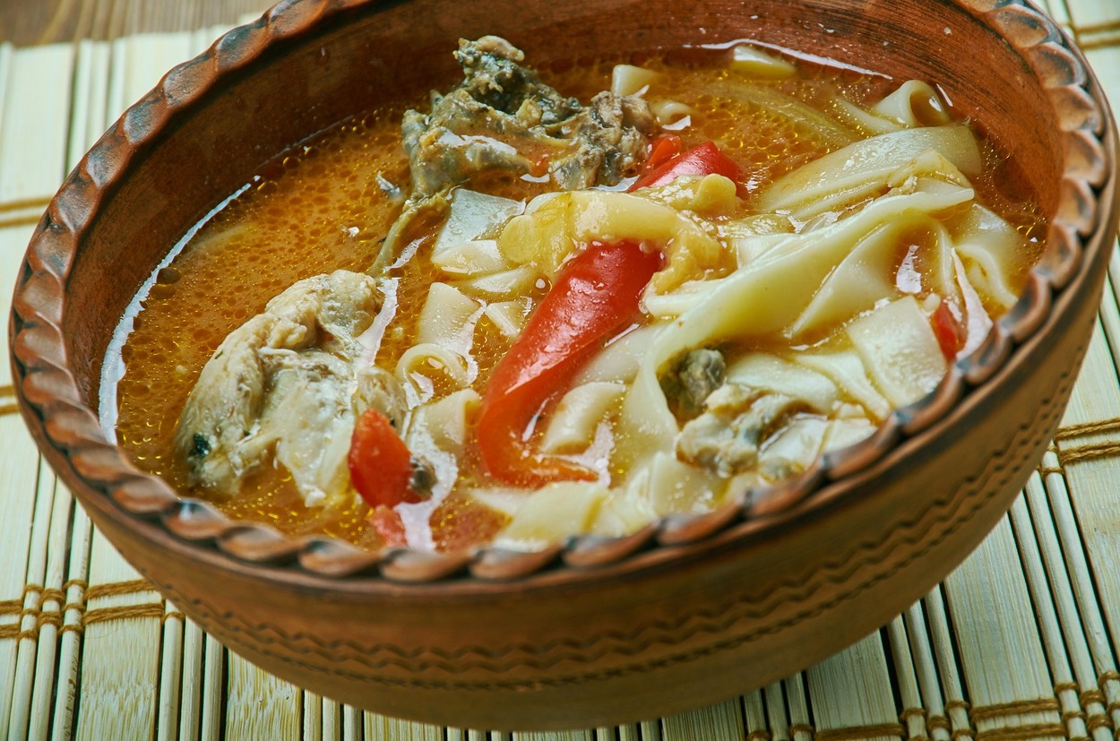 De ce ne face bine supa de pui când suntem răciți. Explicația medicului ...