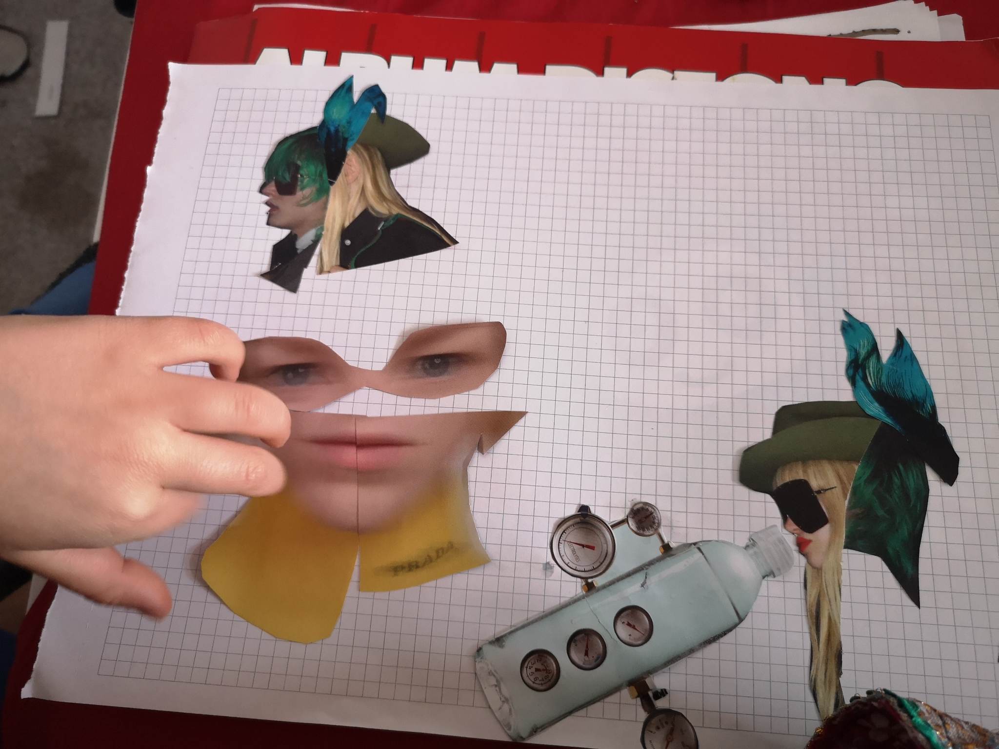 Copiii cer jocuri noi? Învățați-i să facă colaje din reviste. Gratis!