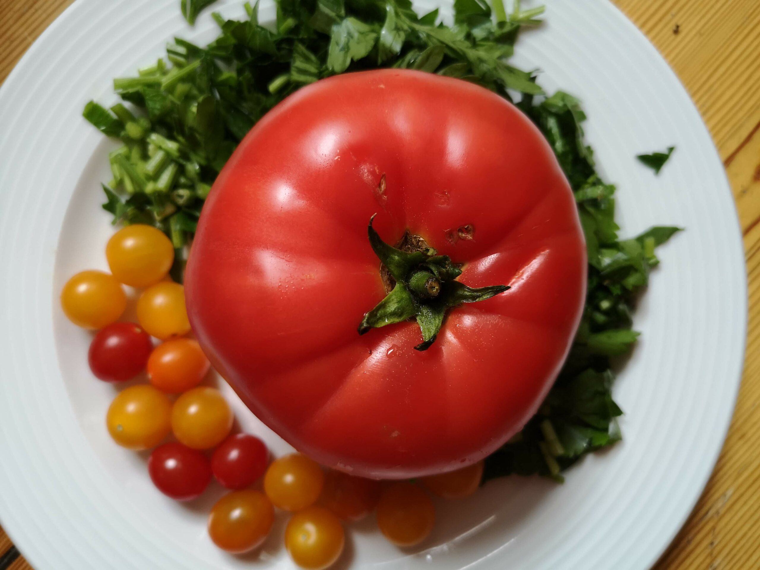 Ai roșii și nu știi ce să faci cu ele? 5 idei la care nici nu te gândeai