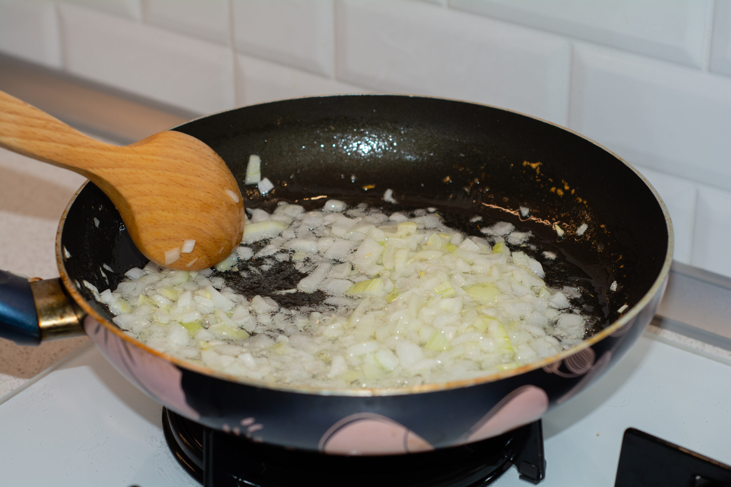 10 trucuri geniale prin care scapi de mirosul de ceapă